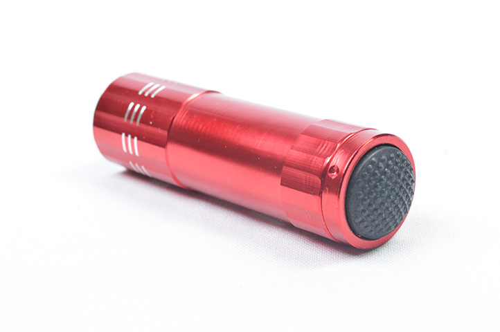 Linternas: LINTERNA METALICA LED CHICA BOTON GOMA (CS)