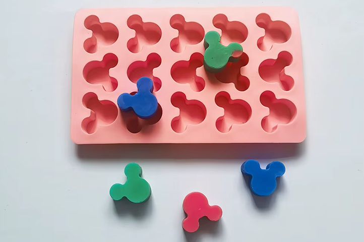 MOLDES DE SILICONA: MOLDE SILICONA 15 FIGURAS MICKEY (LIS)
