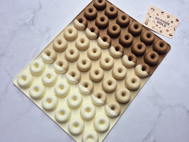 MOLDES DE SILICONA: MOLDE SILICONA TRICOLOR 48 MINI DONAS (lis)