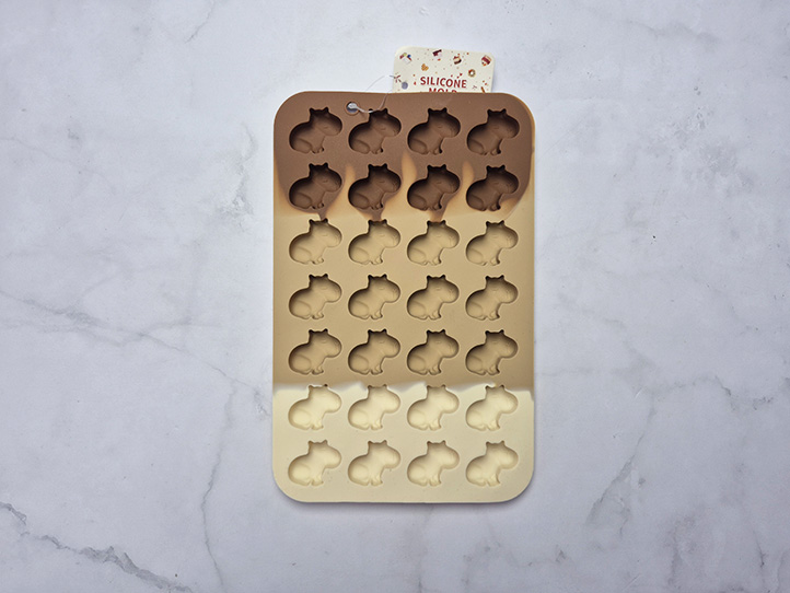 MOLDES DE SILICONA: MOLDE SILICONA TRICOLOR p/28 MINI CAPIBARA (4133) (CS2)